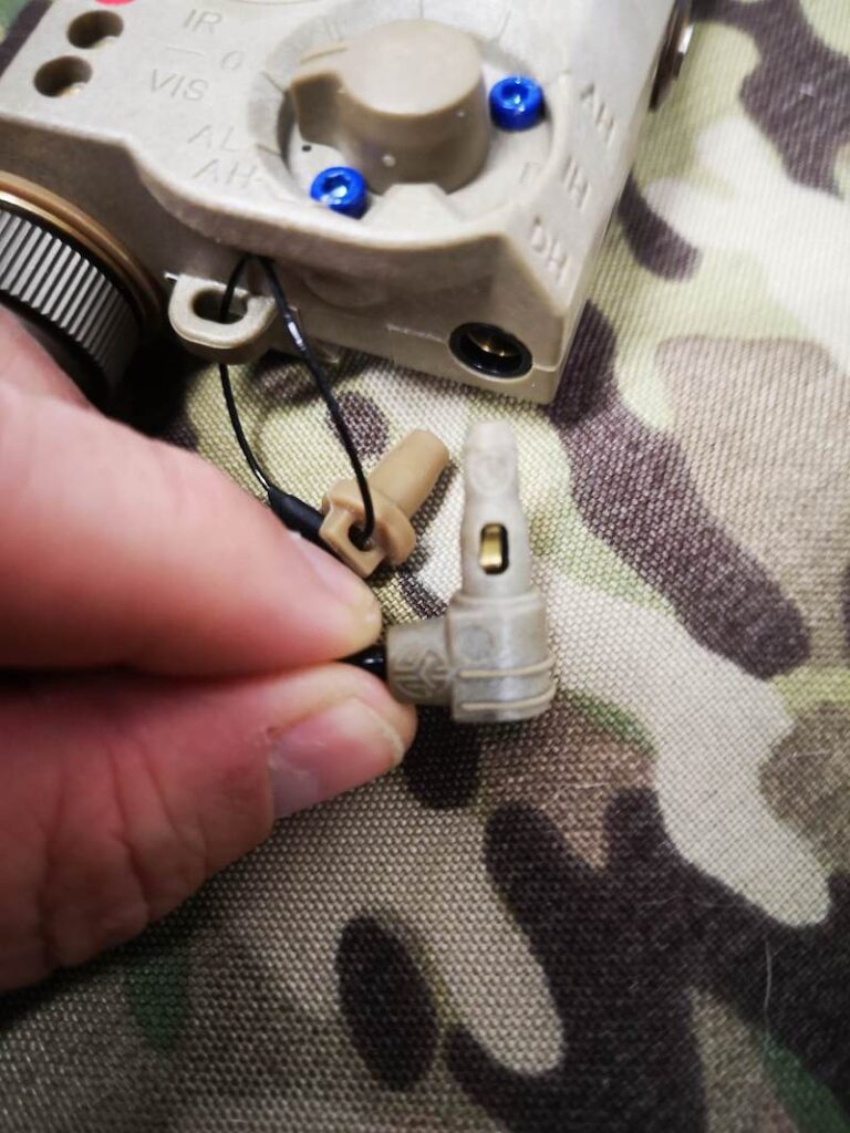 REVIEW: SOMOGEAR PEQ-15 IR Laser Illuminator UHP Full Power | SPARTANAT