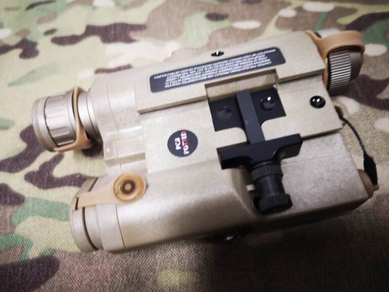 REVIEW: SOMOGEAR PEQ-15 IR Laser Illuminator UHP Full Power | SPARTANAT