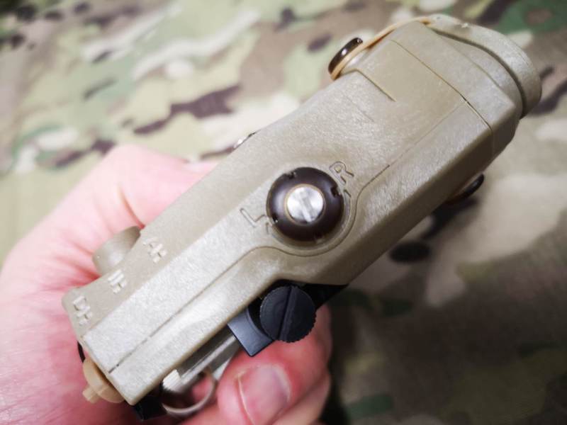 REVIEW: SOMOGEAR PEQ-15 IR Laser Illuminator UHP Full Power | SPARTANAT